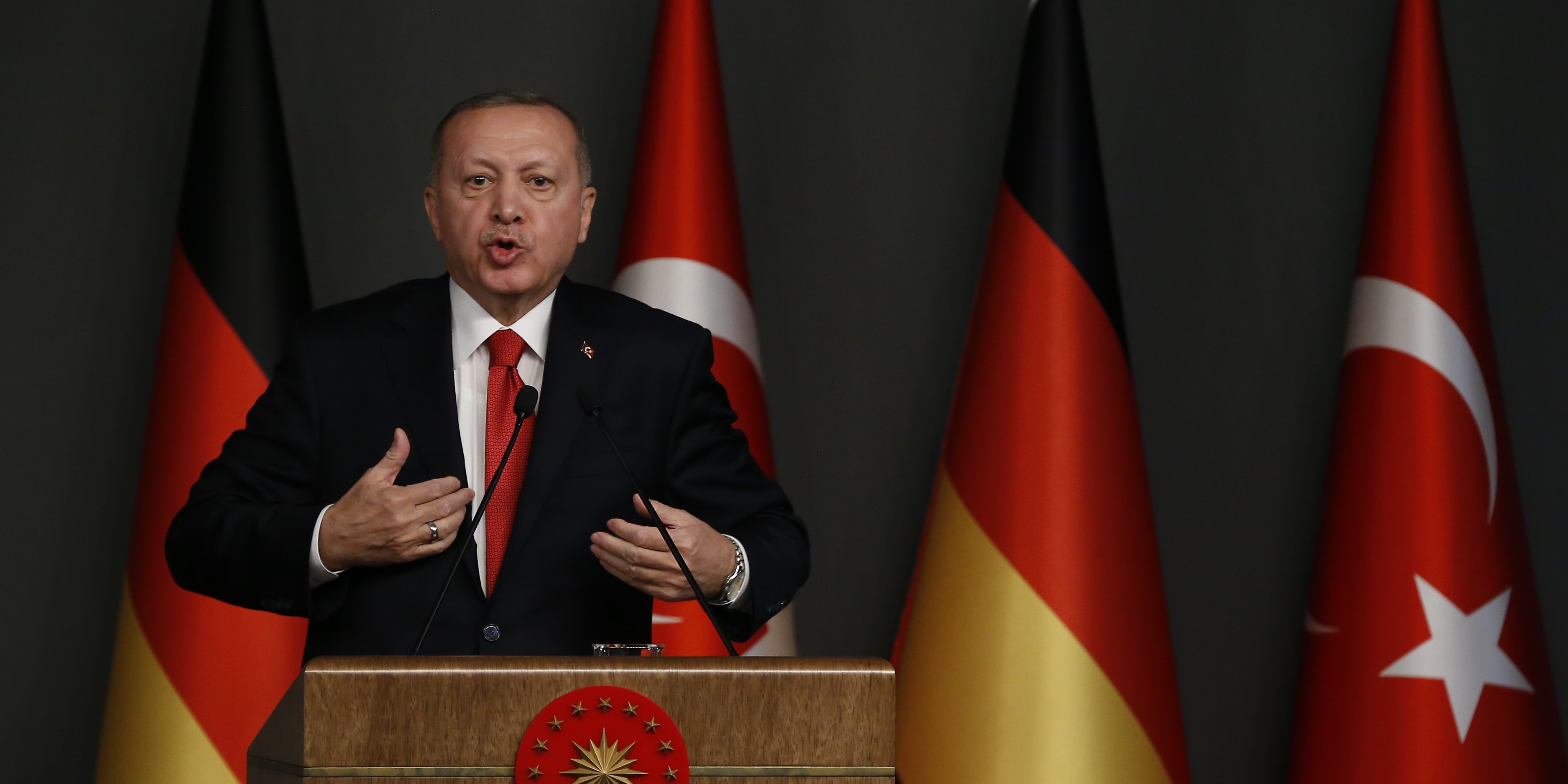 L'Europa capitola ad Istanbul: più soldi al sultano per fermare i migranti