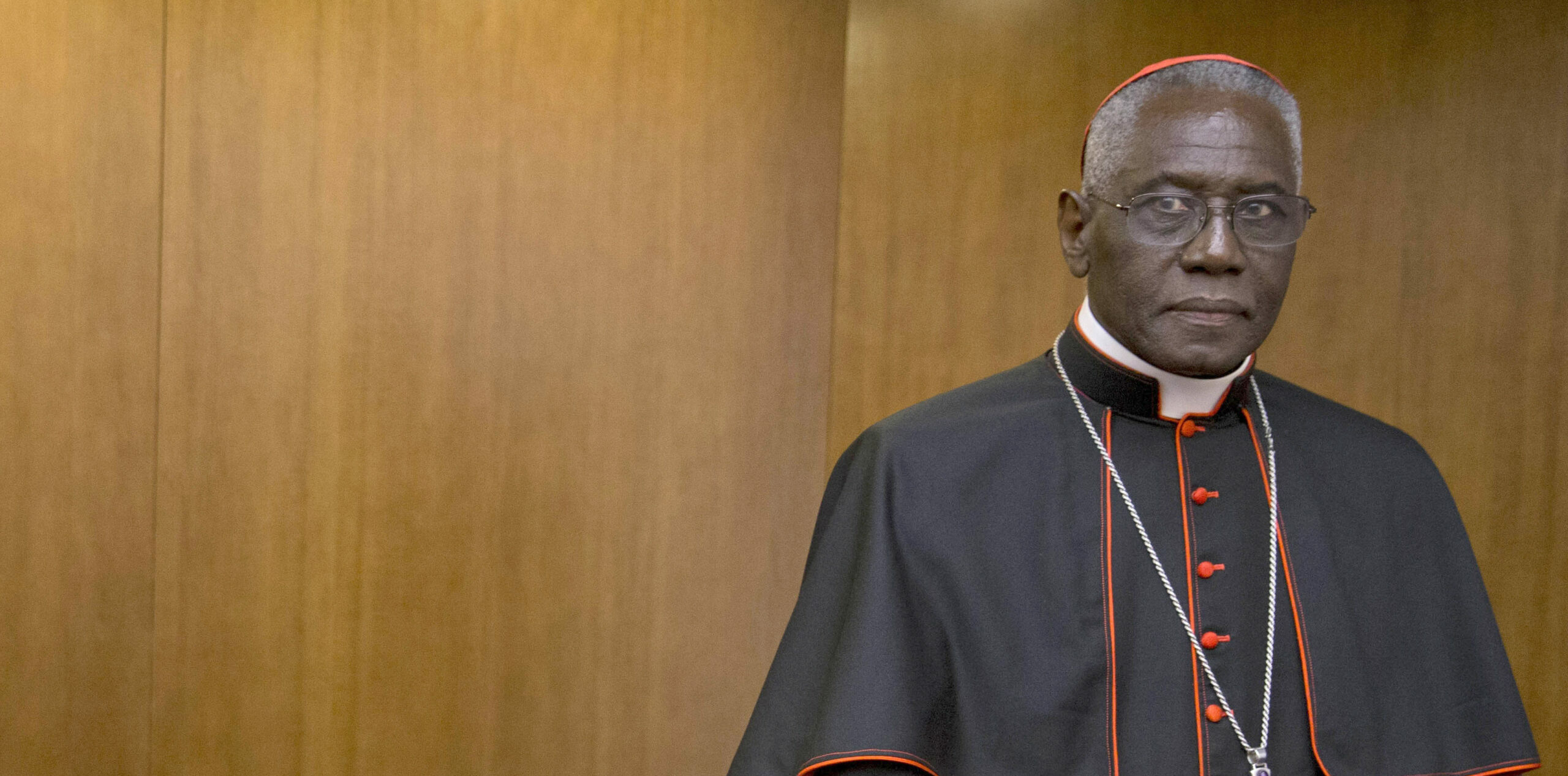 Chi è Robert Sarah, il candidato "campione" dei tradizionalisti